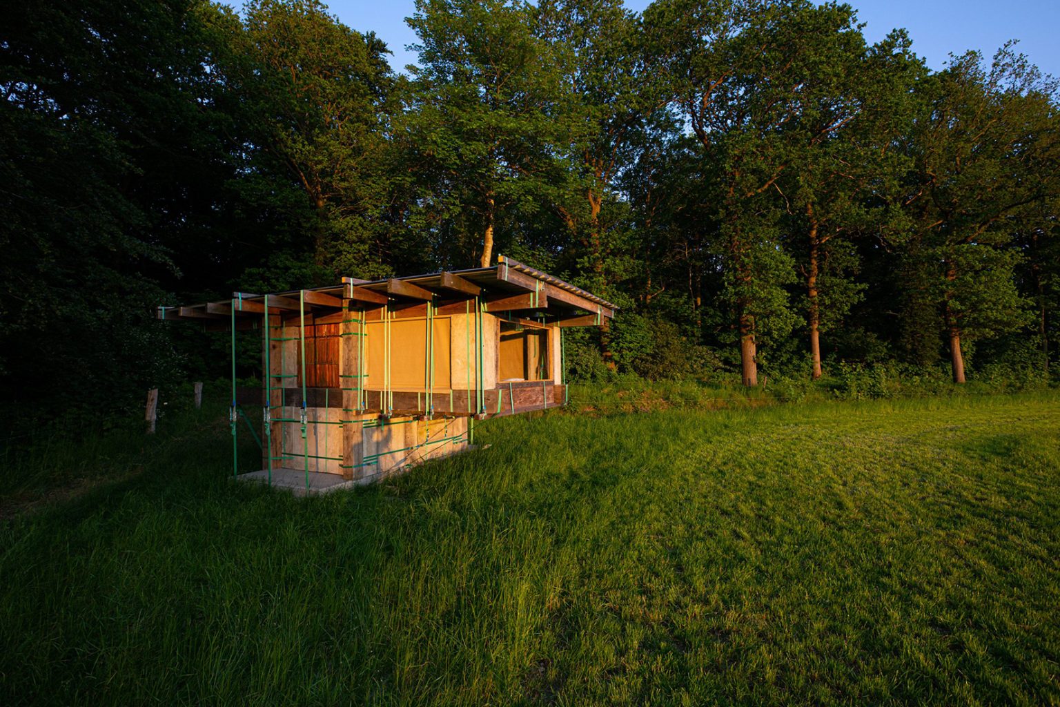 This Netherlands hotel ‘shack’ takes reuse and repurpose to the next ...