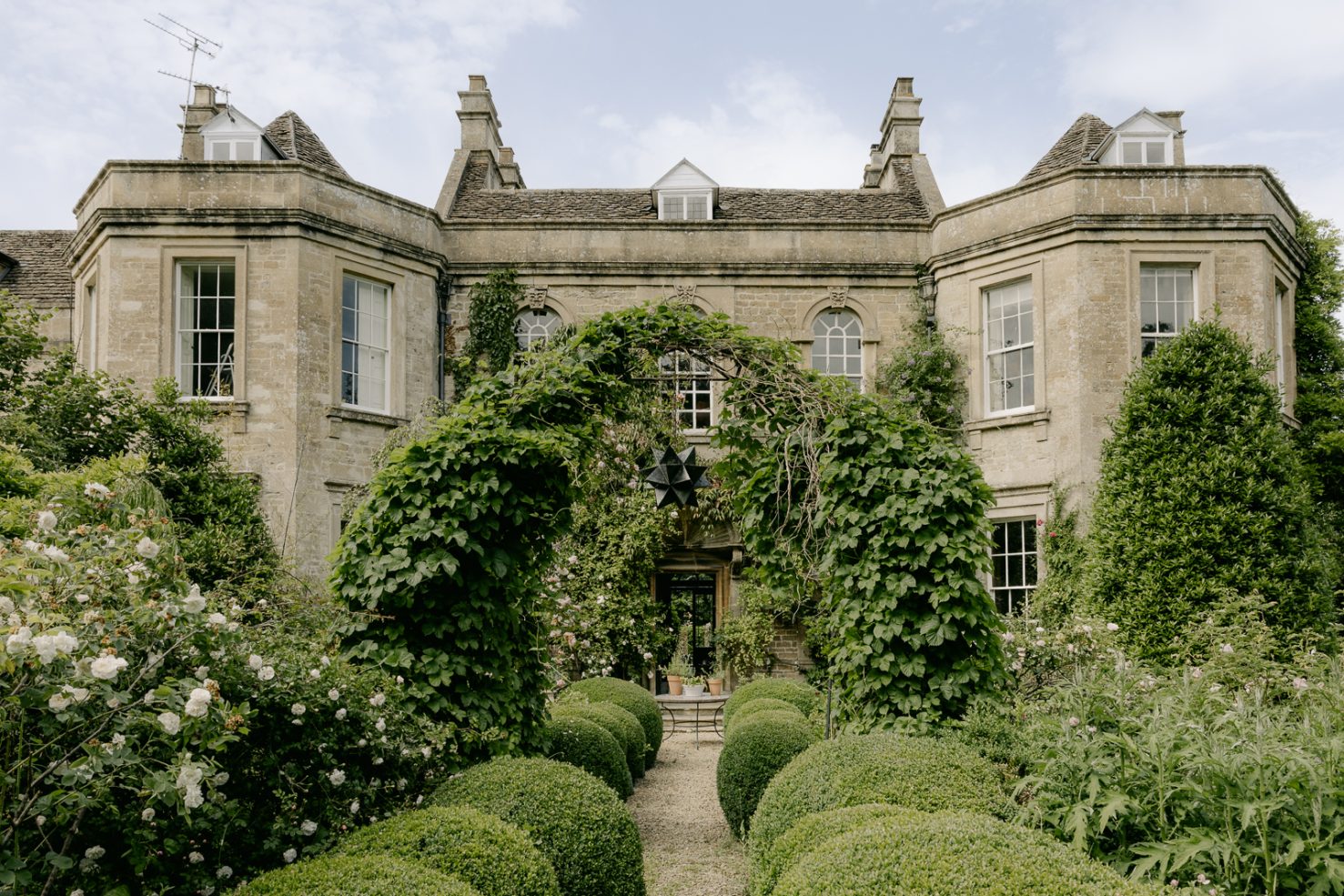 A Baroque manor in the Wiltshire countryside asks for £3m - The Spaces