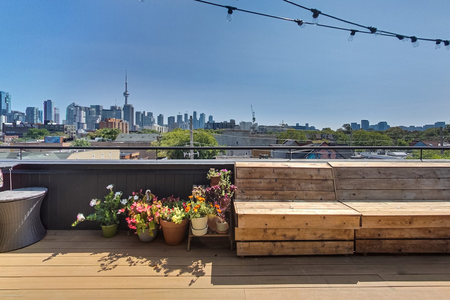 A downtown Toronto laneway home offers loft vibes and incredible ...