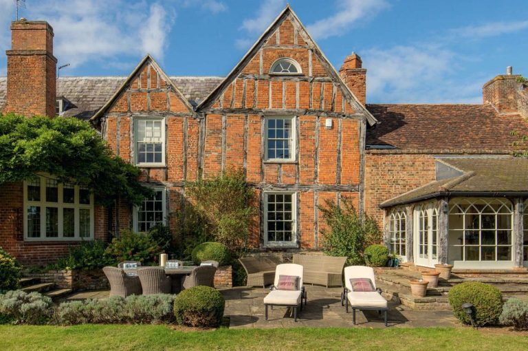 Peek inside this 450-year-old Bedfordshire country mansion - The Spaces