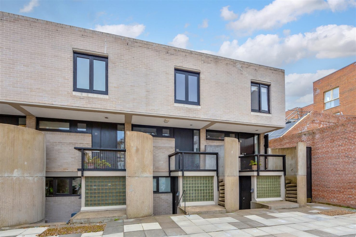 A townhouse by modernist trailblazer Neave Brown is for sale - The Spaces