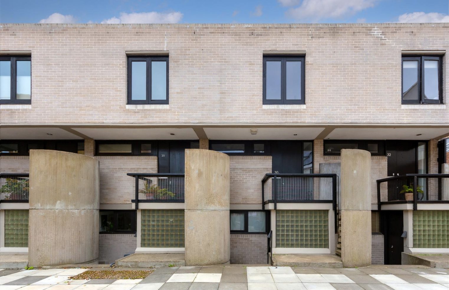 A townhouse by modernist trailblazer Neave Brown is for sale - The Spaces