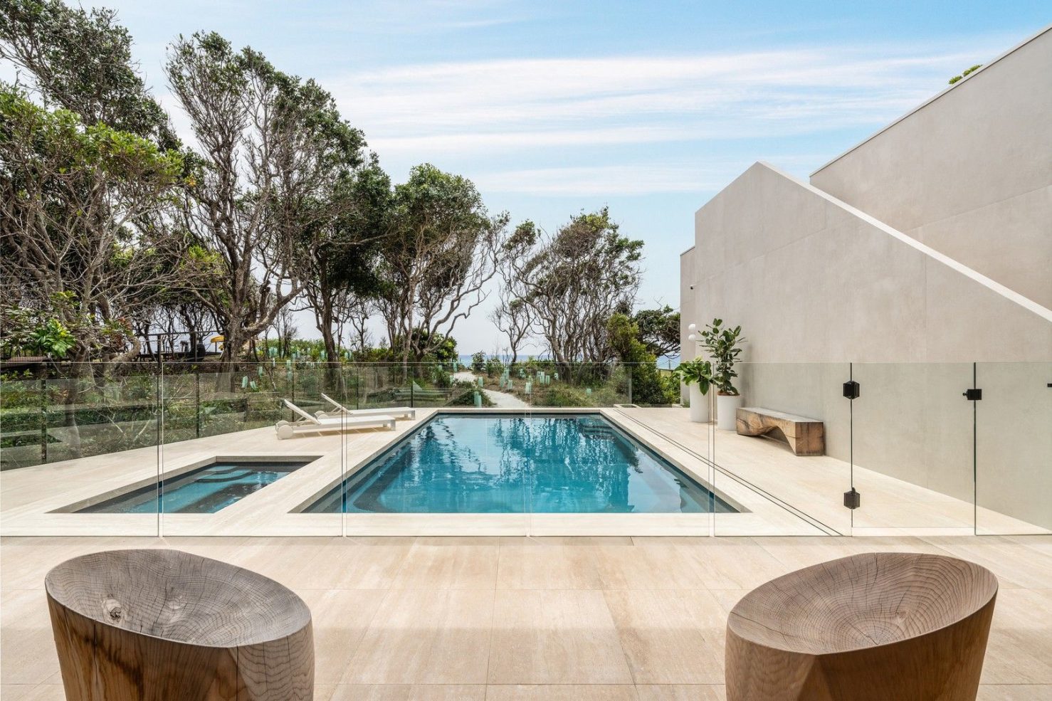 An ultra-luxe beachfront Byron Bay home comes to market - The Spaces