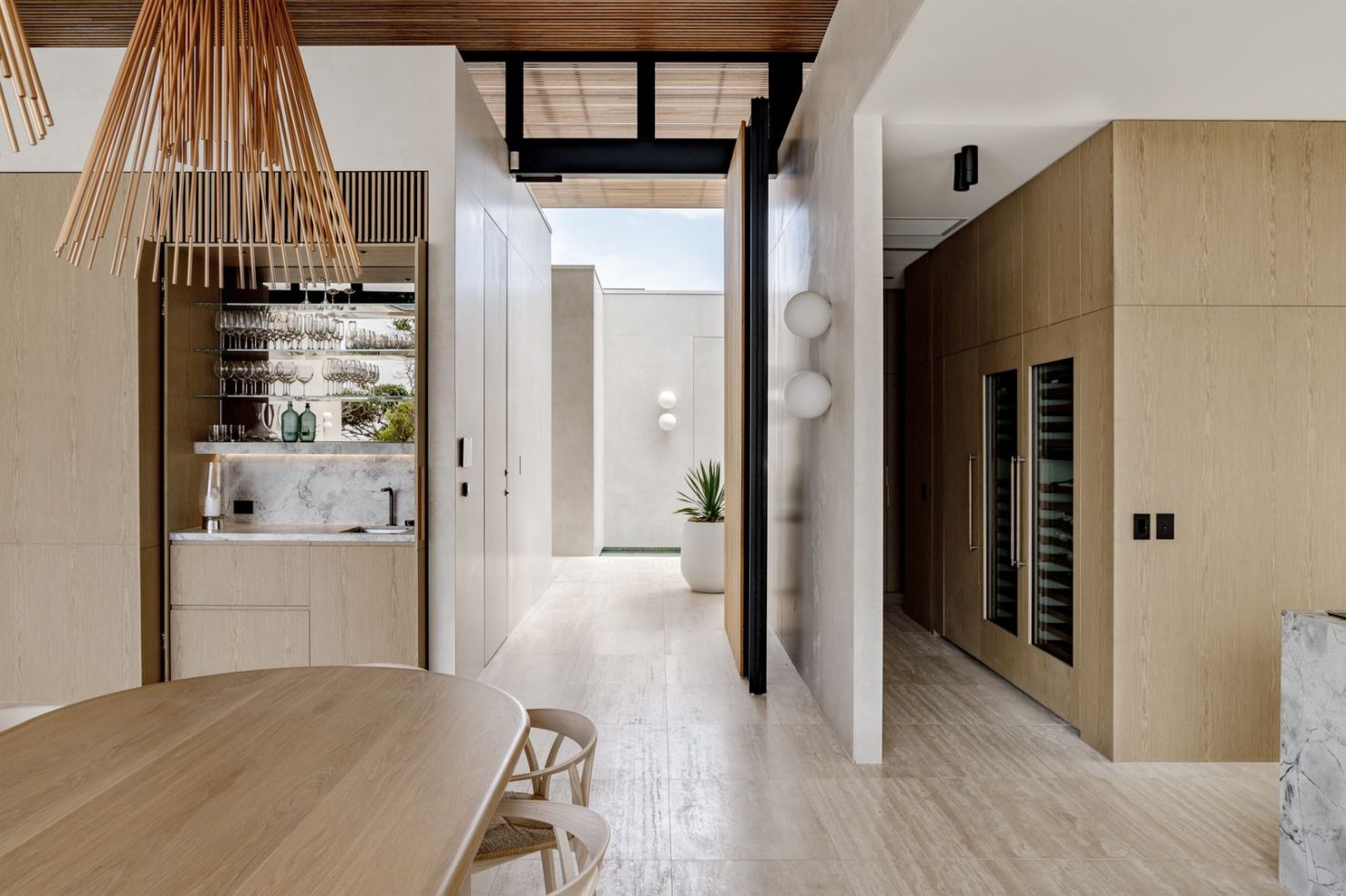An ultra-luxe beachfront Byron Bay home comes to market - The Spaces