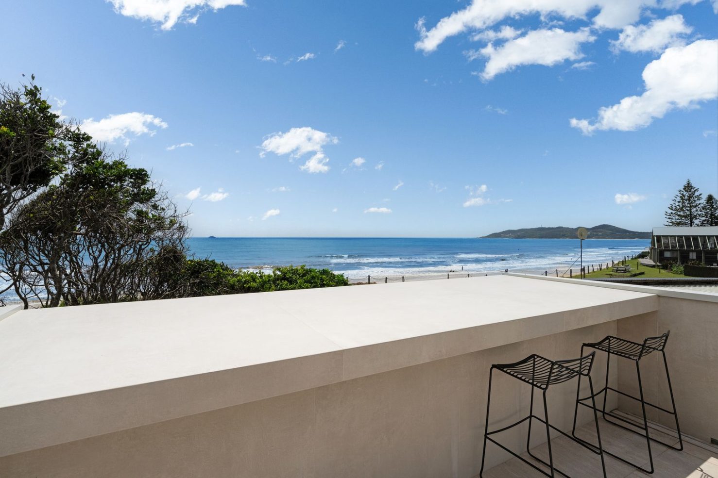 An ultra-luxe beachfront Byron Bay home comes to market - The Spaces