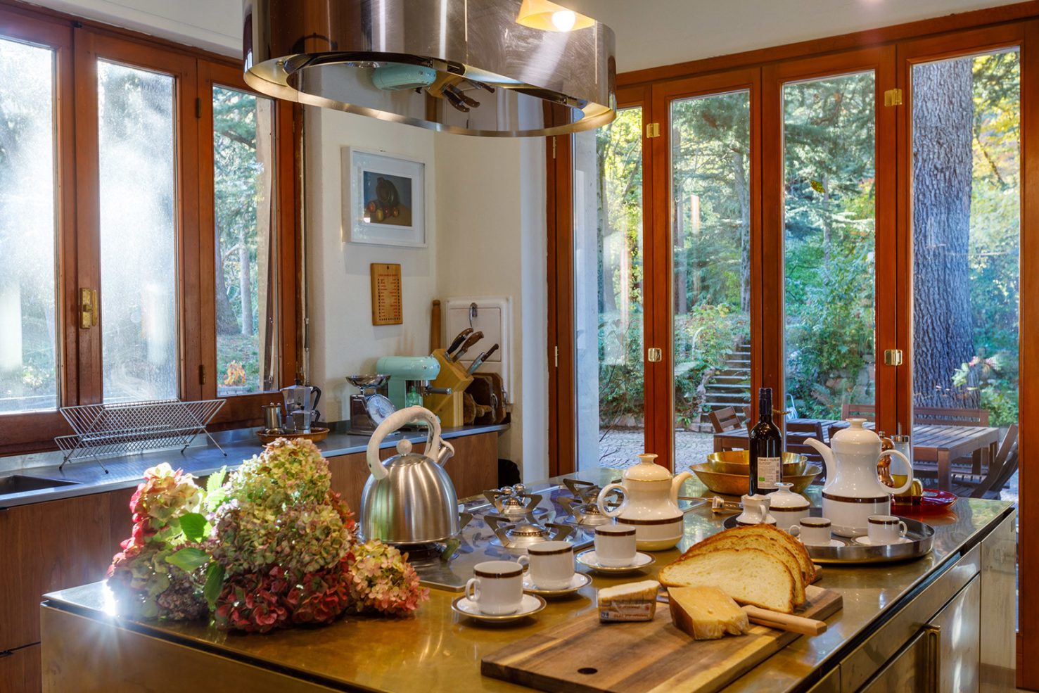 A Gio Ponti villa on the shores of Lake Como is welcoming guests once ...