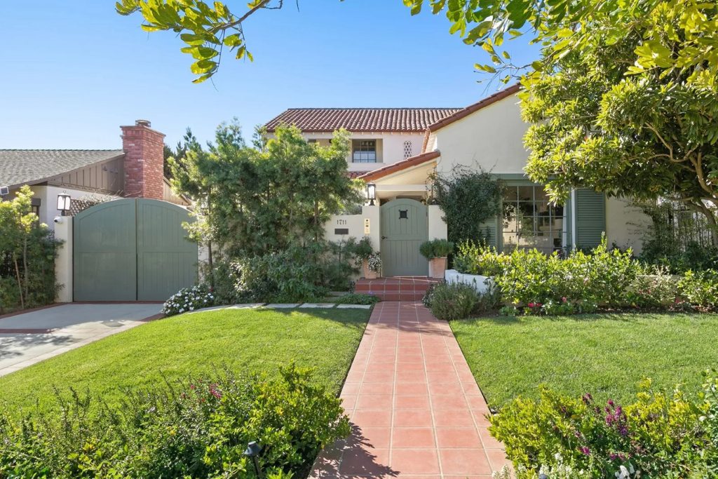 Emma Stone is selling her pastel-infused LA home - The Spaces