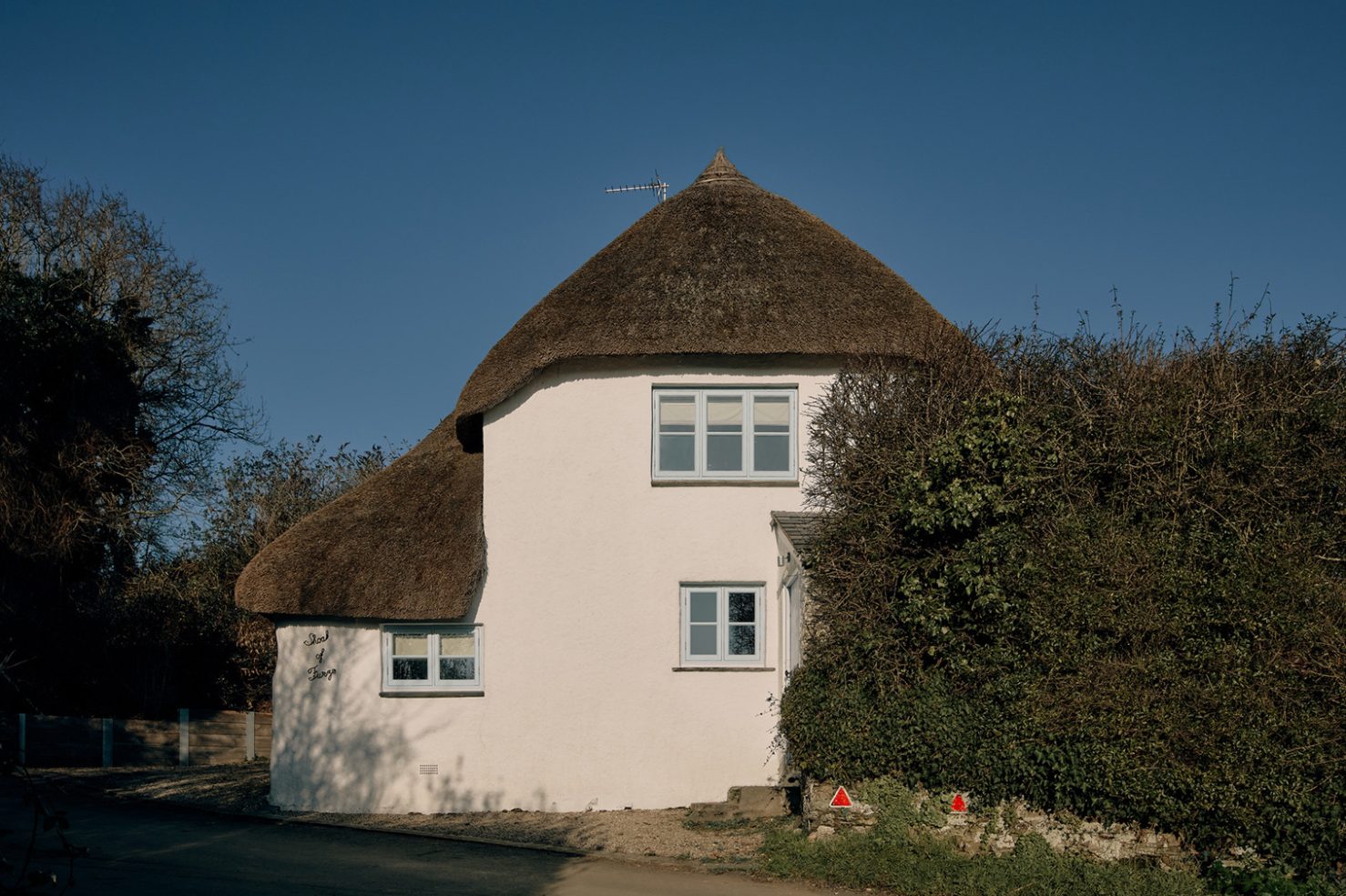 This thatched Devonshire cottage has a modern twist - The Spaces