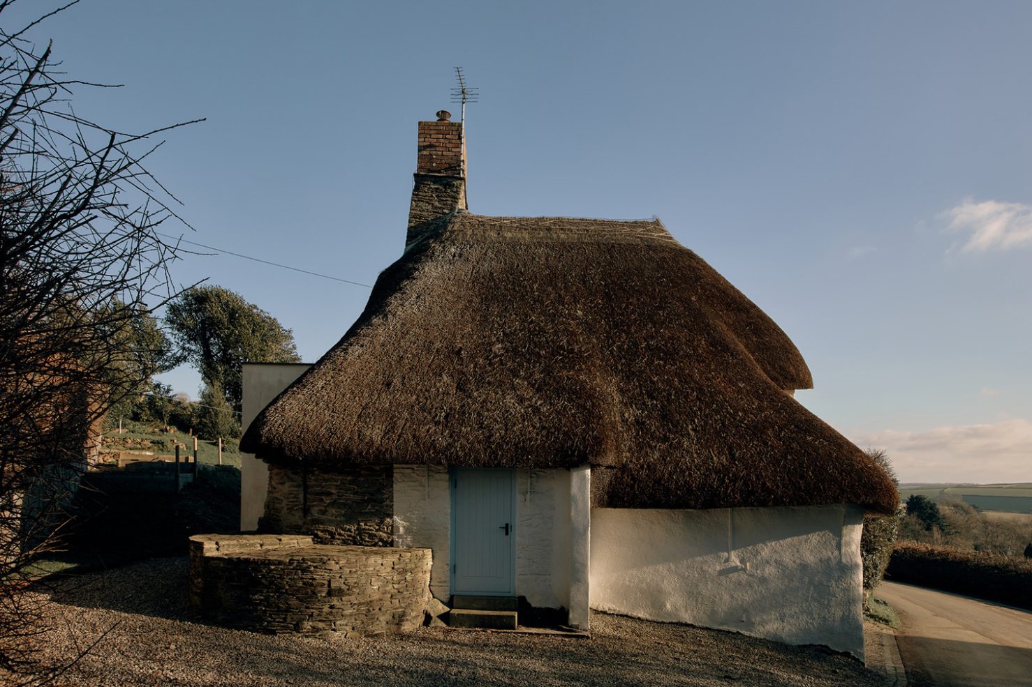 This thatched Devonshire cottage has a modern twist - The Spaces
