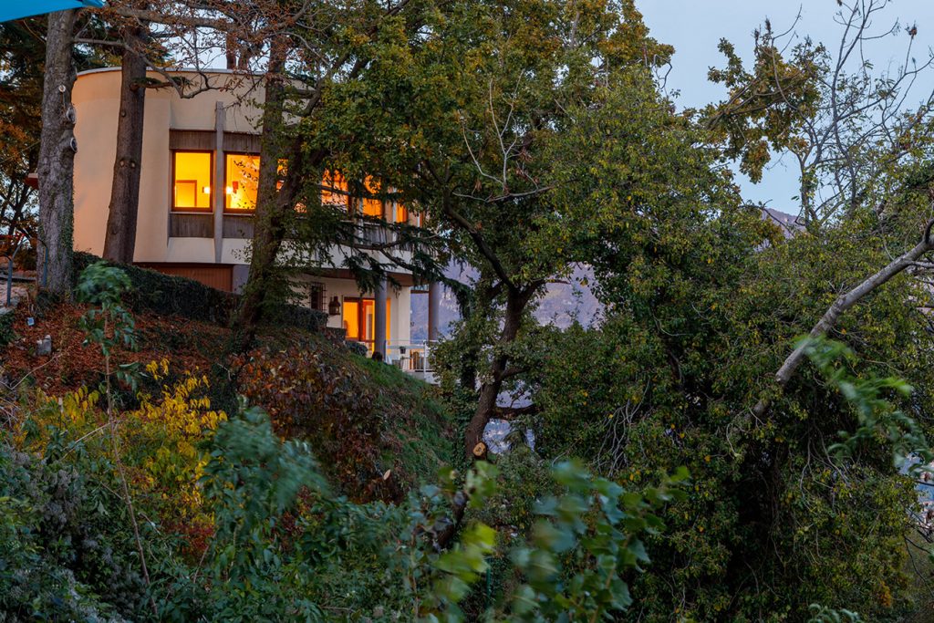 A Gio Ponti villa on the shores of Lake Como is welcoming guests once ...