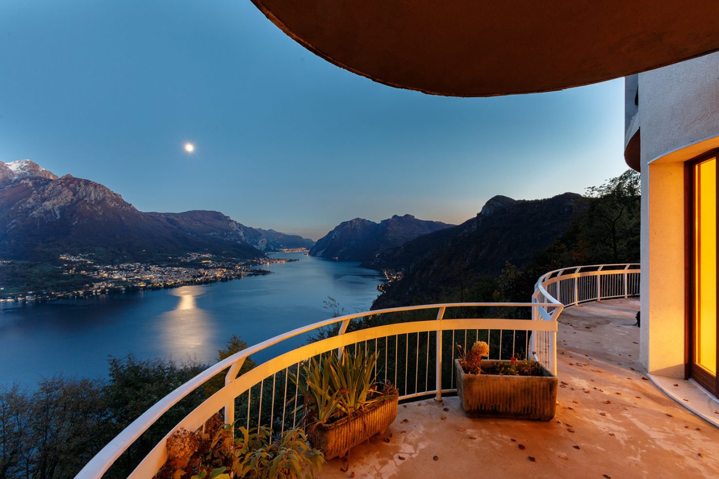 A Gio Ponti villa on the shores of Lake Como is welcoming guests once ...
