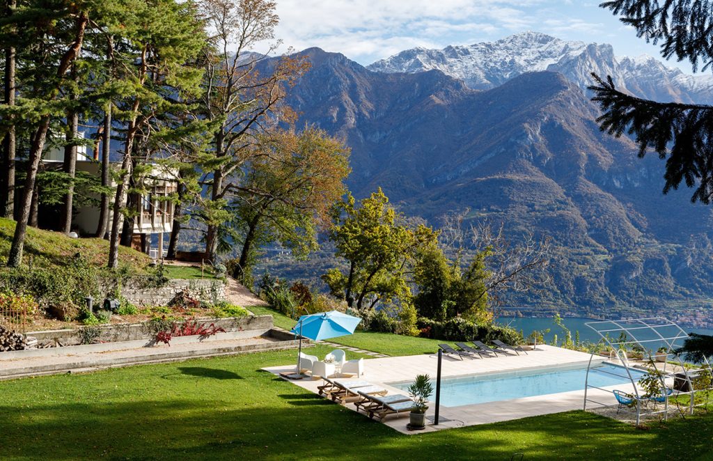 A Gio Ponti villa on the shores of Lake Como is welcoming guests once ...