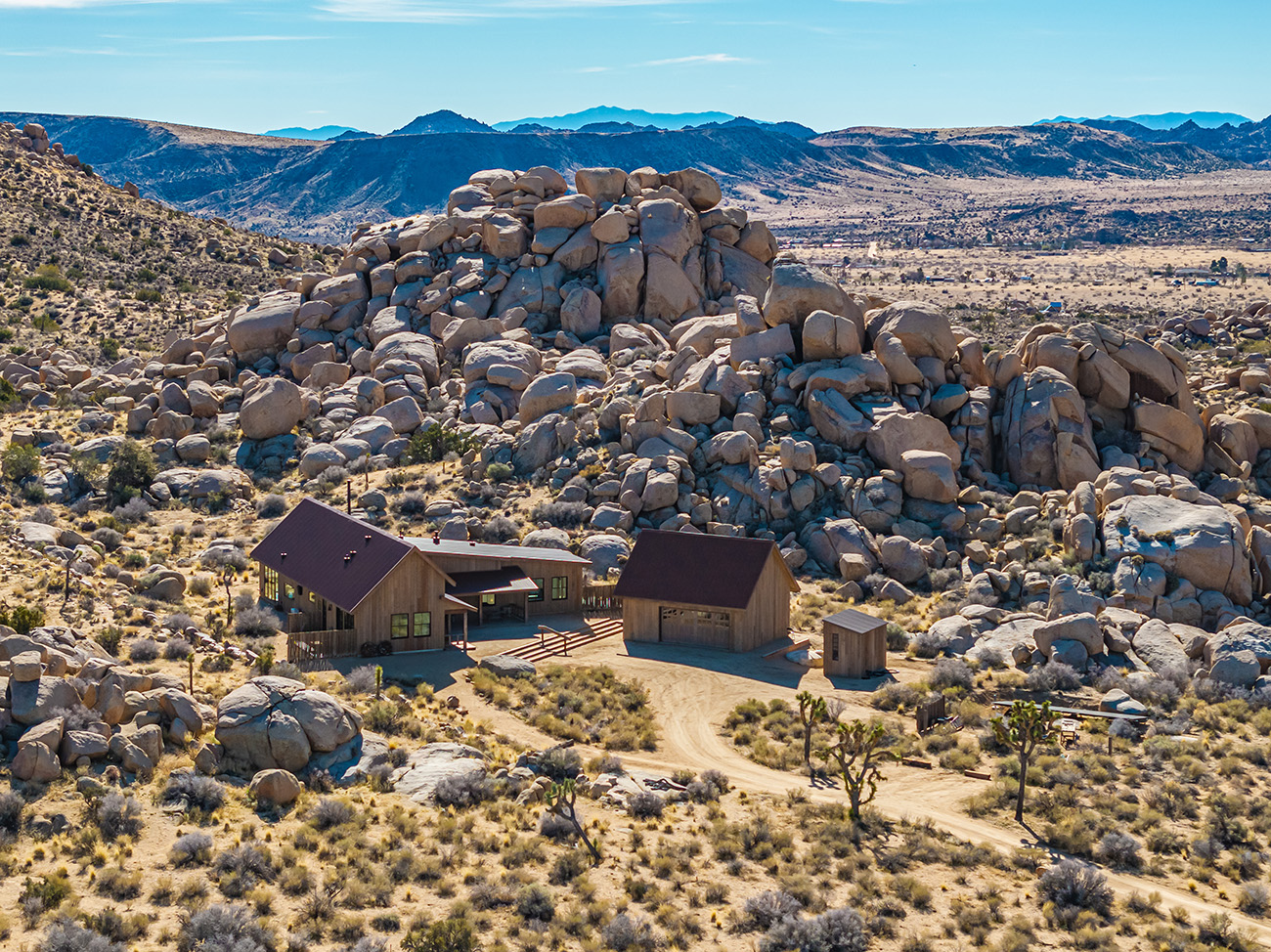 An off-grid house near Pioneertown, California, asks for $4.2m - The Spaces