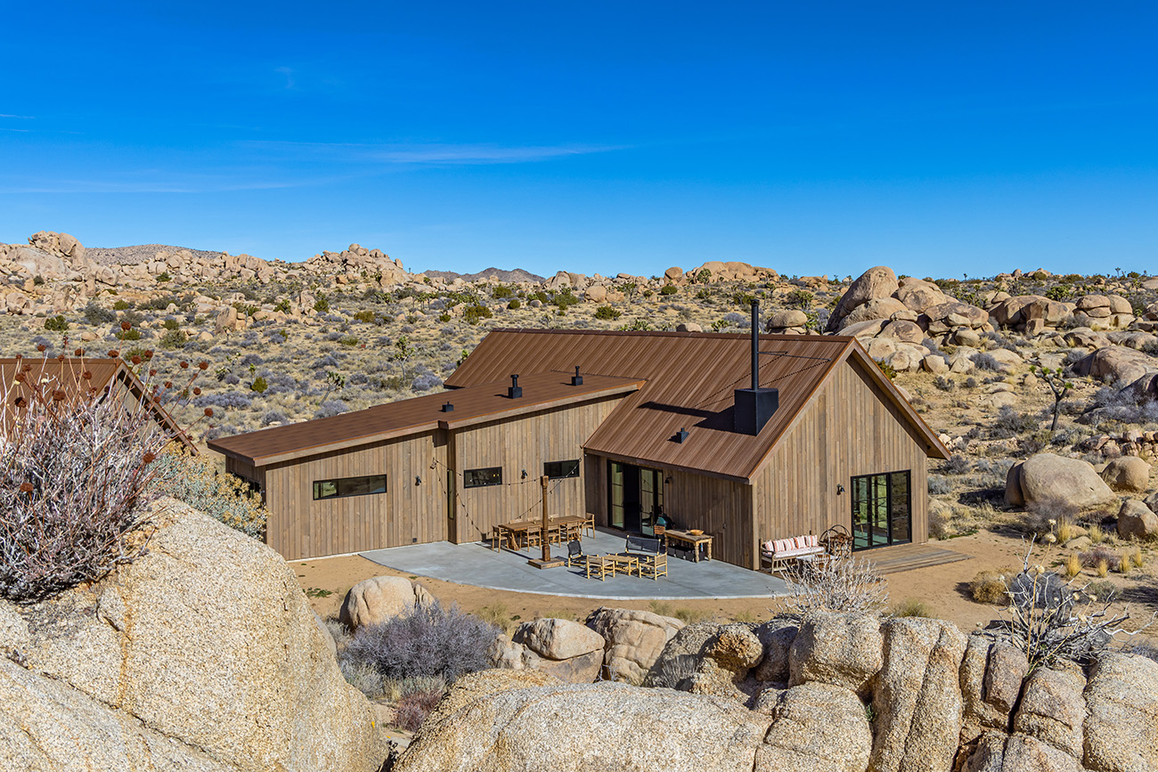 An off-grid house near Pioneertown, California, asks for $4.2m - The Spaces