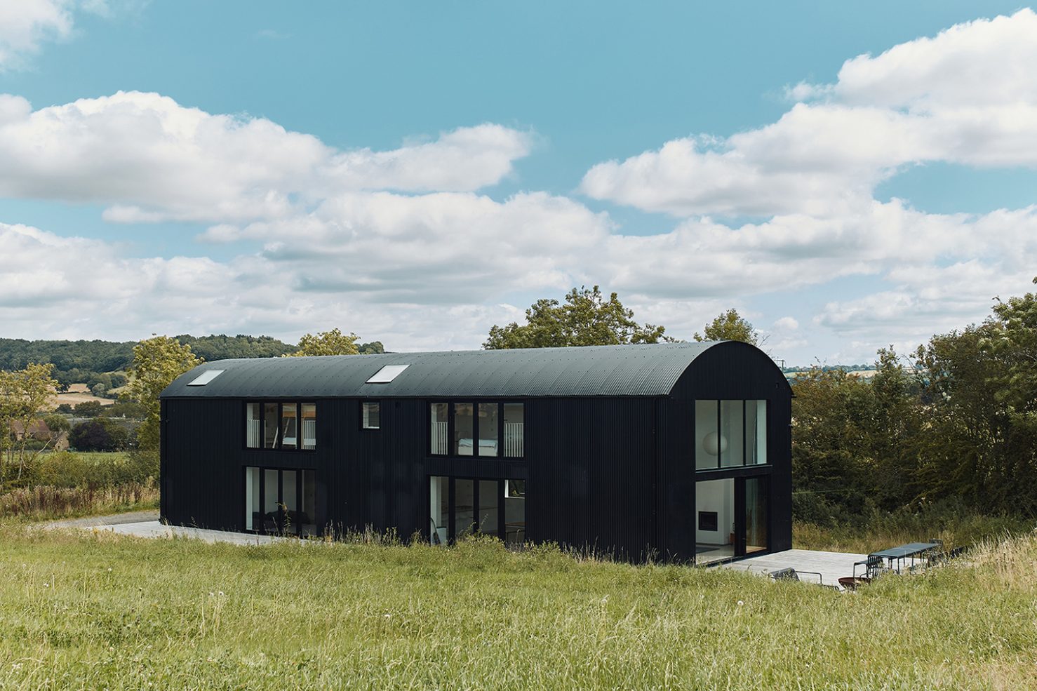 A converted Dutch barn by Turner Works comes to market in the Cotswolds ...