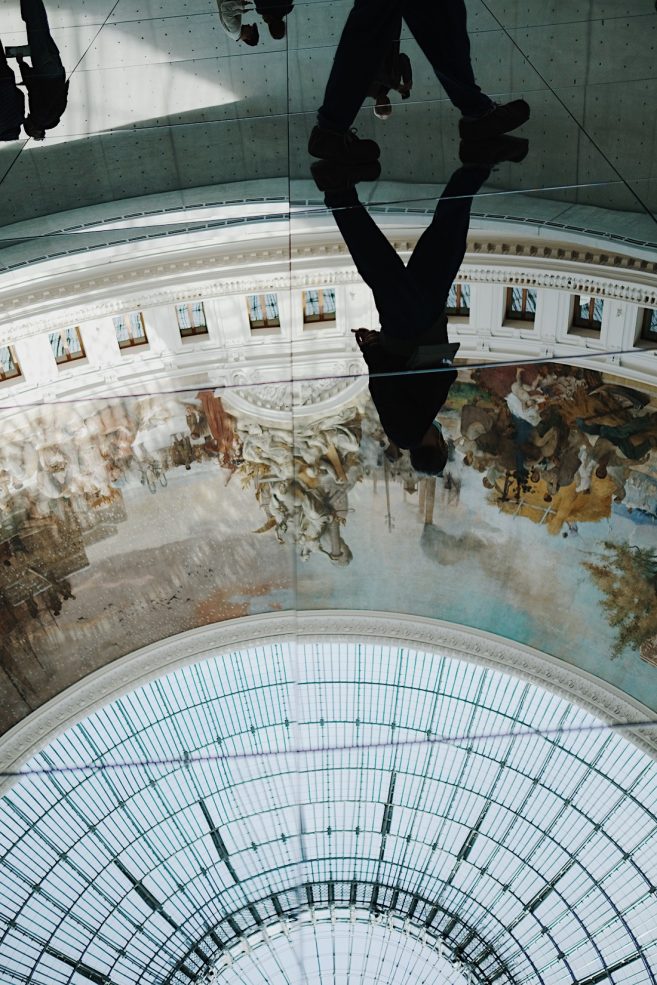 Kimsooja's mirrored installation offers a new perspective on the Bourse ...