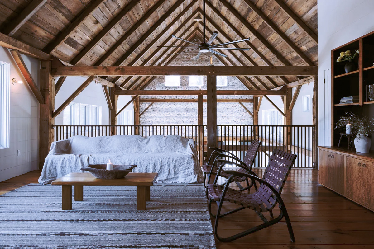 This New York barn home blends soft minimalism and rugged textures ...