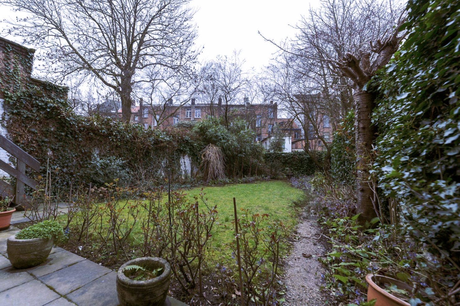 A historic Antwerp mansion asks for €1.29m on one of the city’s most ...