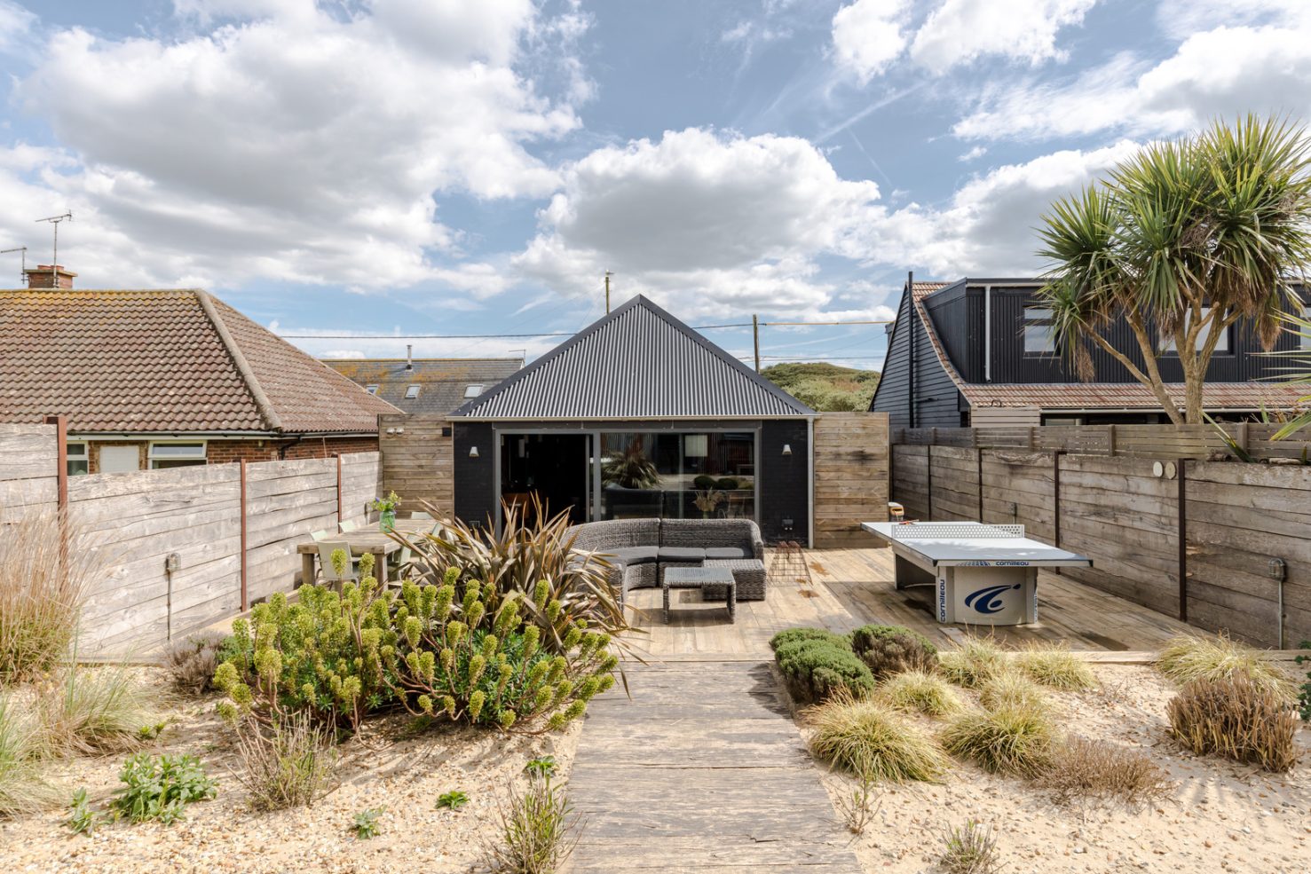 Just in time for summer: a Camber beach 'shack' redesigned for barefoot living - The Spaces