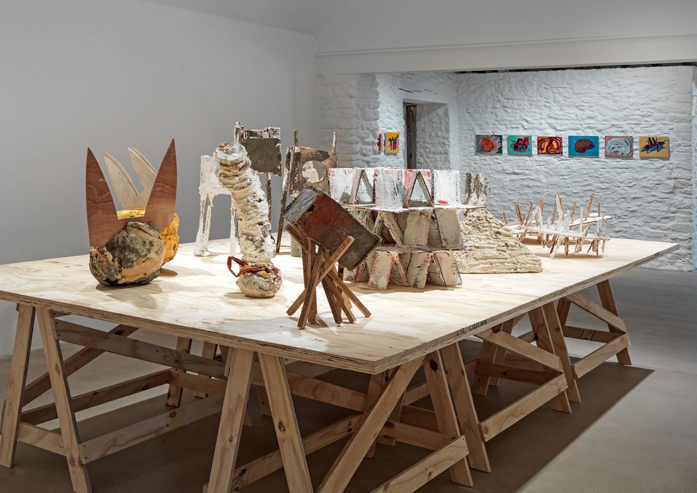 Phyllida Barlow’s monumental sculptures take over Hauser & Wirth ...