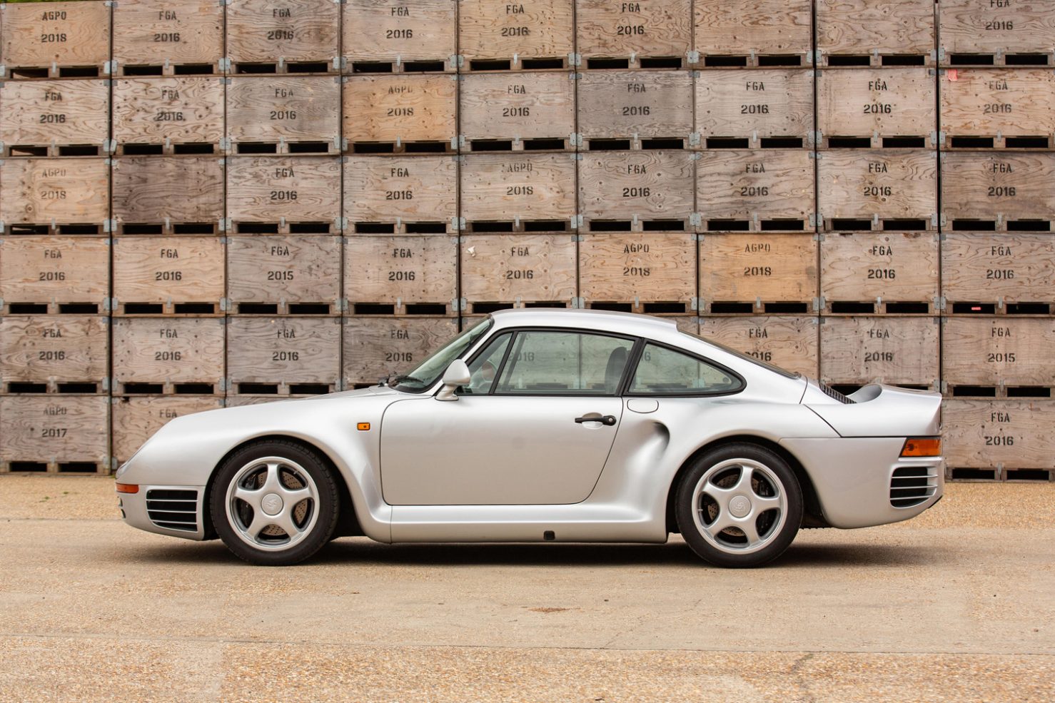 One of the last Porsche 959s ever built is headed to auction - The Spaces