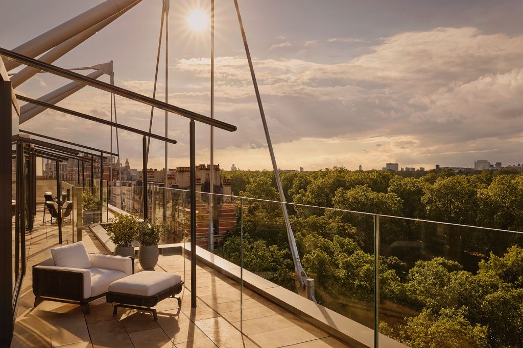 The all-suite Emory hotel opens for high rollers in London - The Spaces