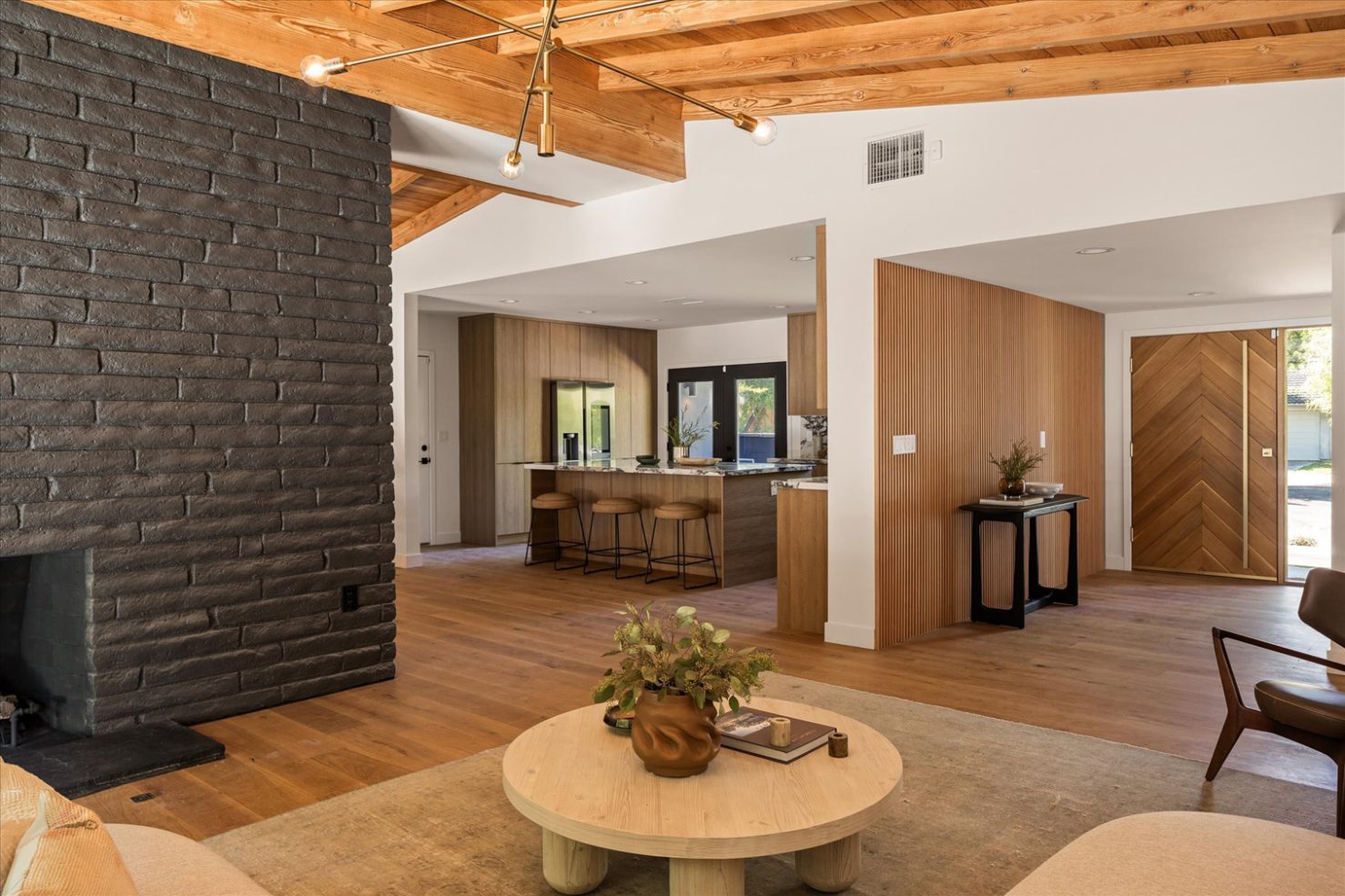 An elegantly restored Charles Du Bois mid-century home lists in LA ...