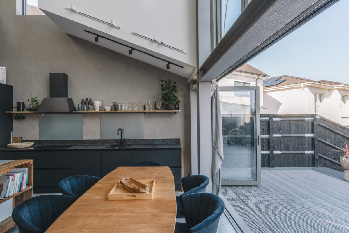 Outside Oxford, an angular family home breaks the mold - The Spaces