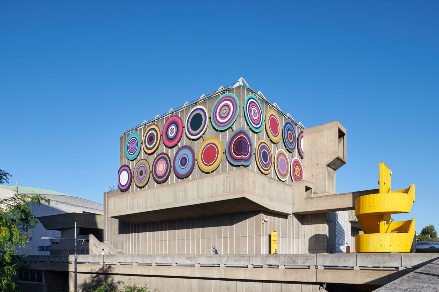 Bharti Kher covers the Hayward Gallery in 'super-sized bindis' - The Spaces