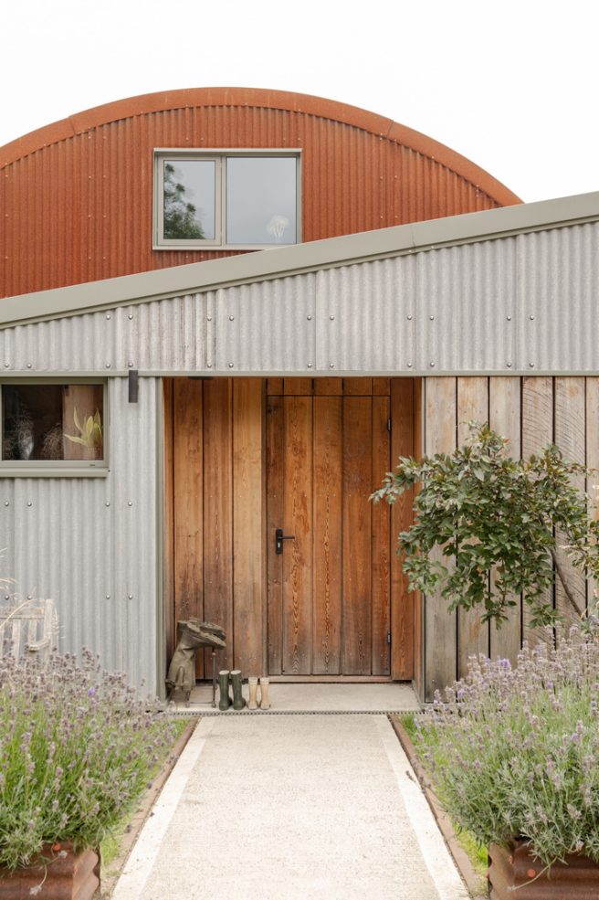This striking red-roofed Kent barn conversion goes hard on energy ...