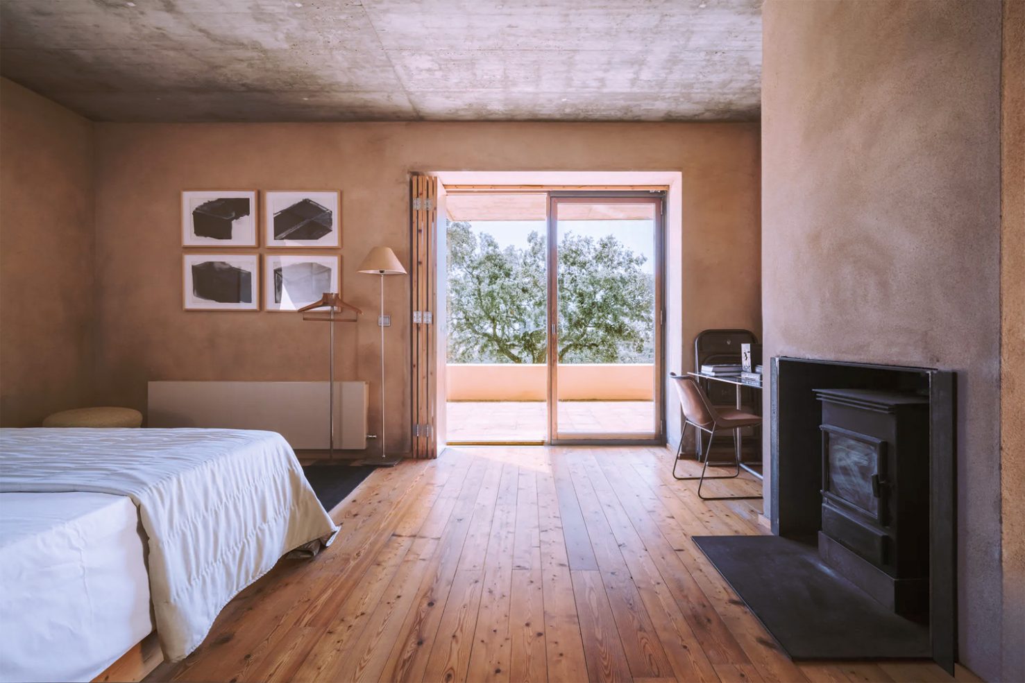 An architect-designed artist’s retreat in Alentejo has panoramic ...