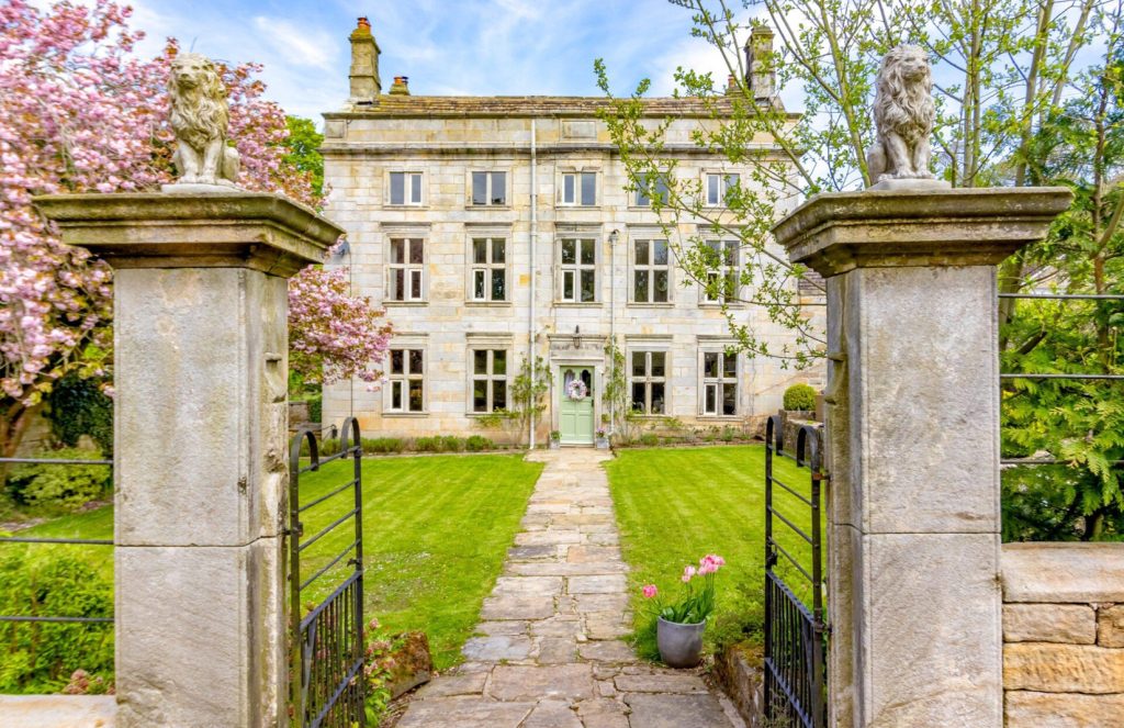 This Yorkshire country house has a serious Bridgerton appeal - The Spaces