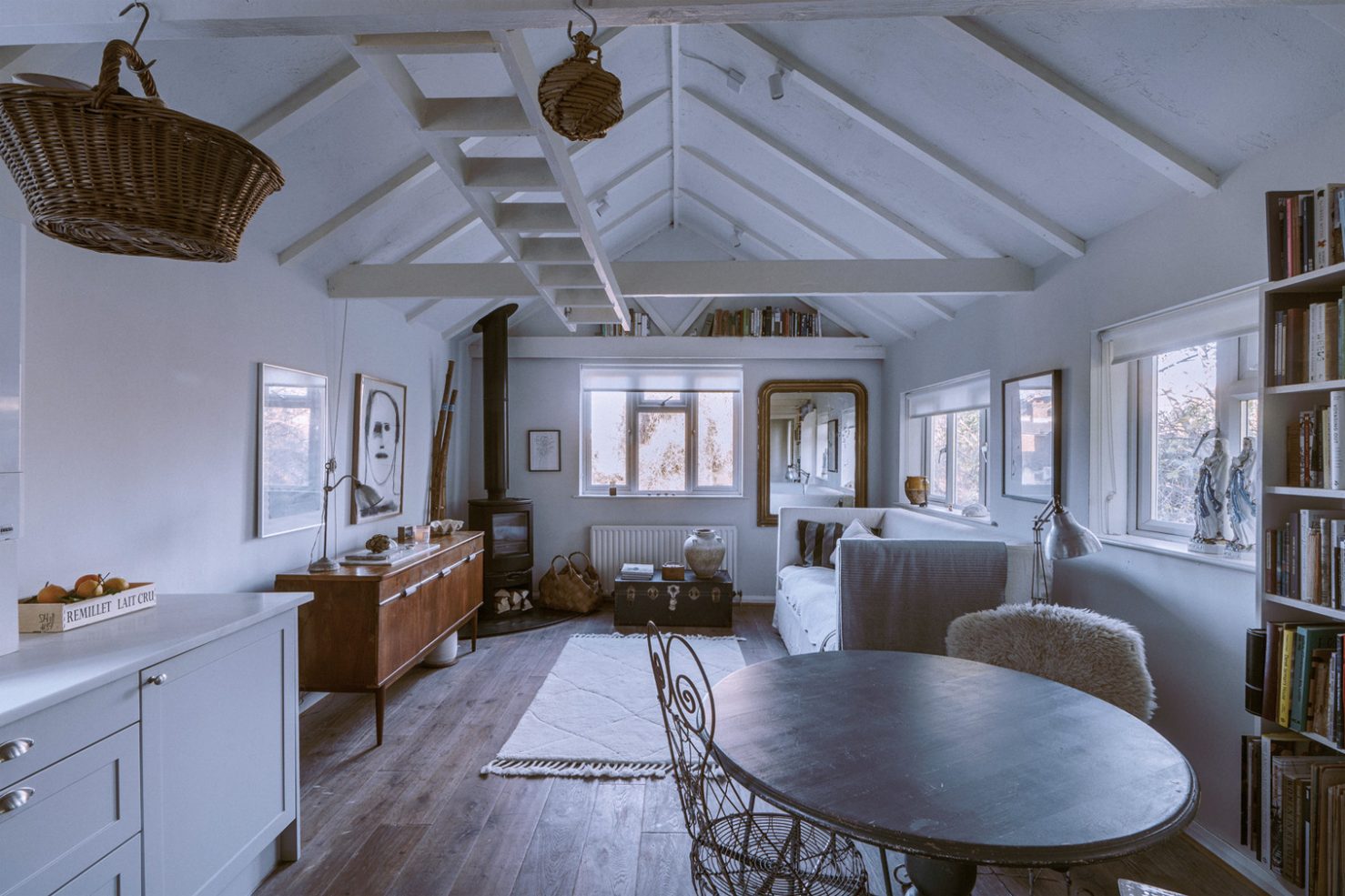 Cute and rustic London studio apartment wrings out every inch of space ...