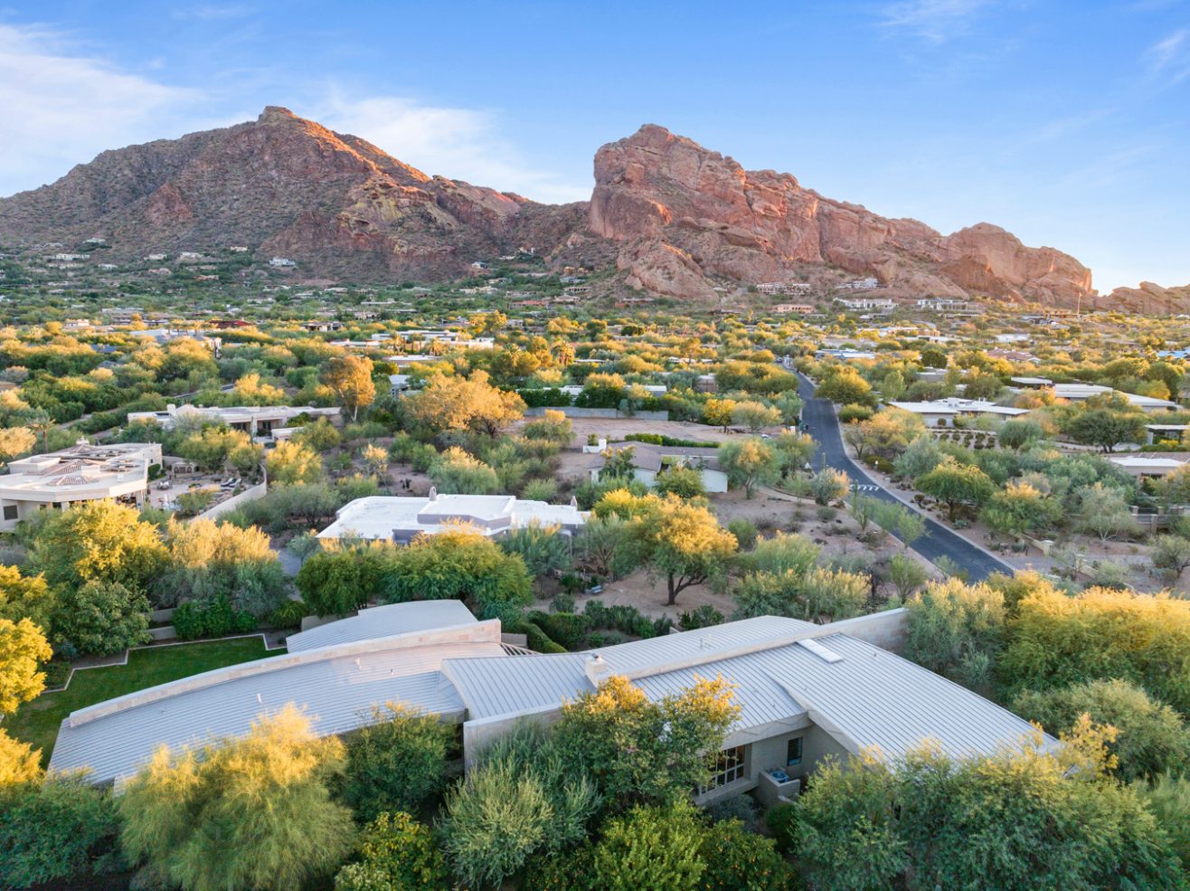 This Arizona compound frames the desert landscape like art - The Spaces