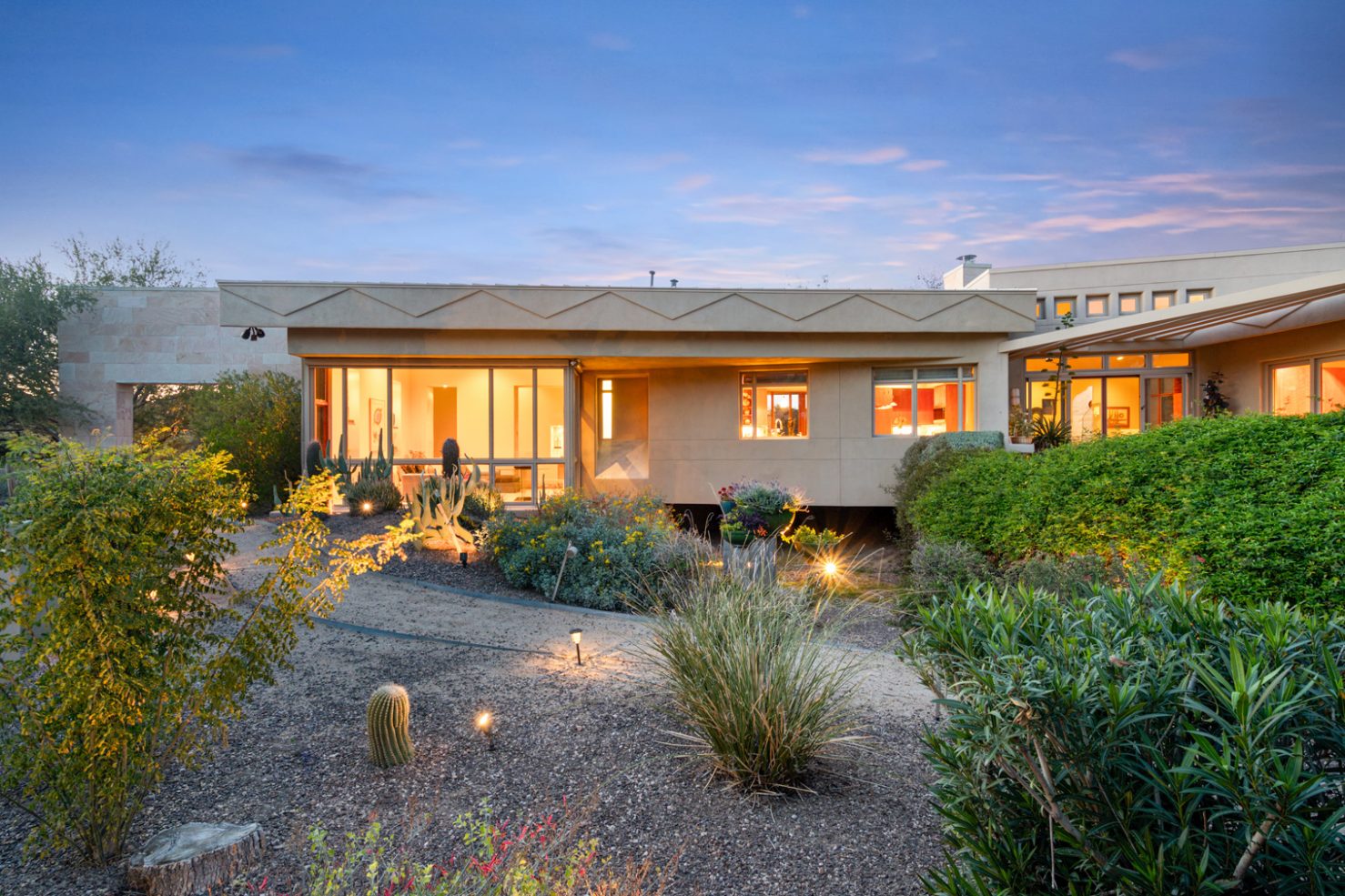 This Arizona compound frames the desert landscape like art - The Spaces