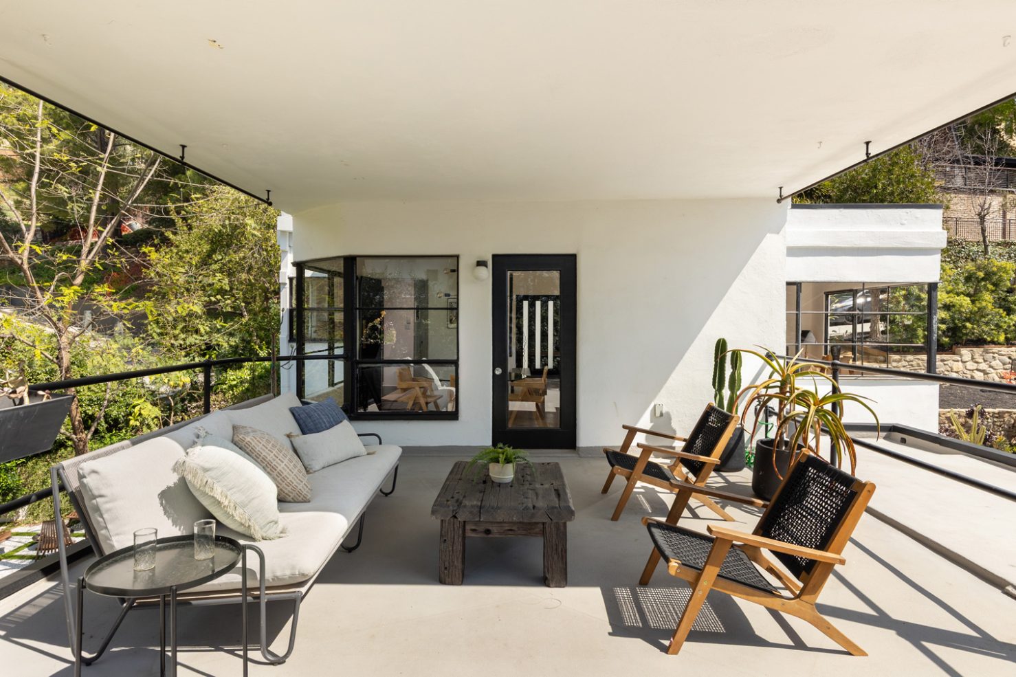 A Streamline Moderne home by jailbird architect William Kesling comes ...