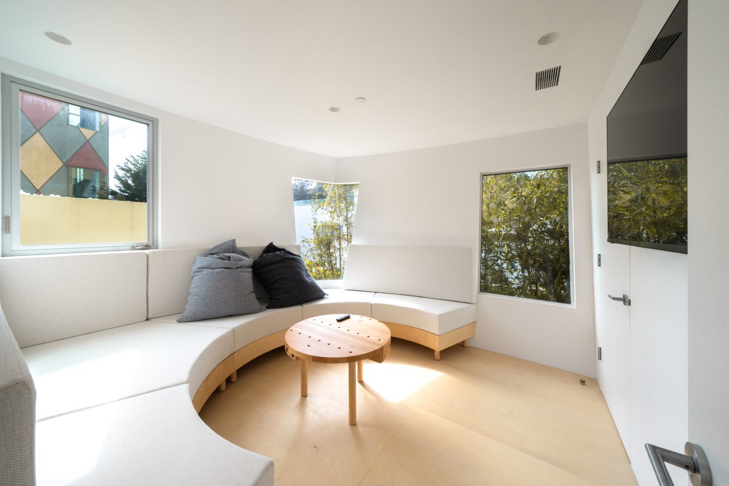 Would you live in this guitar-shaped Santa Monica beach house? - The Spaces