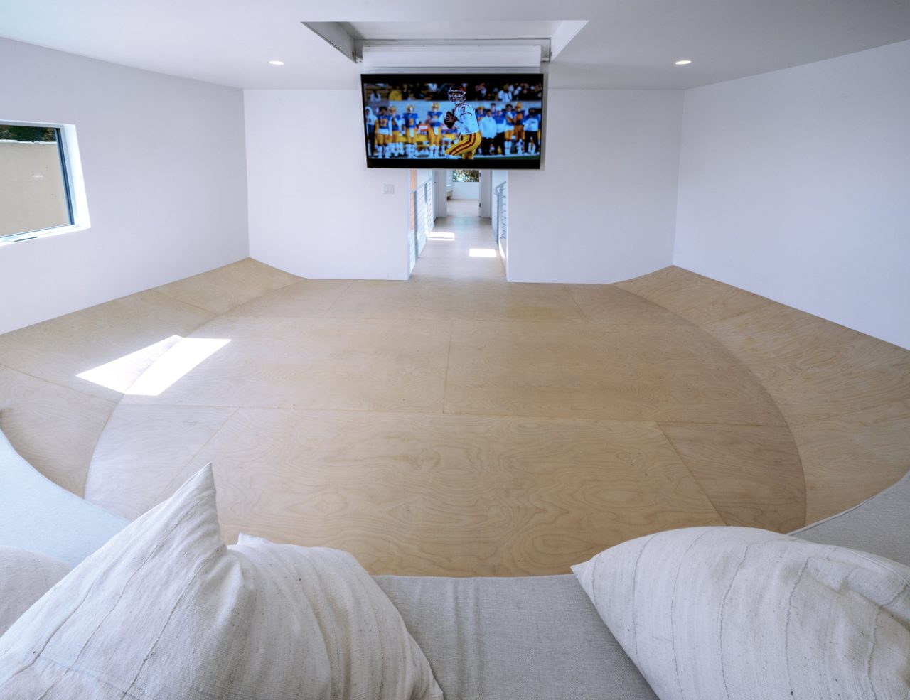Would you live in this guitar-shaped Santa Monica beach house? - The Spaces