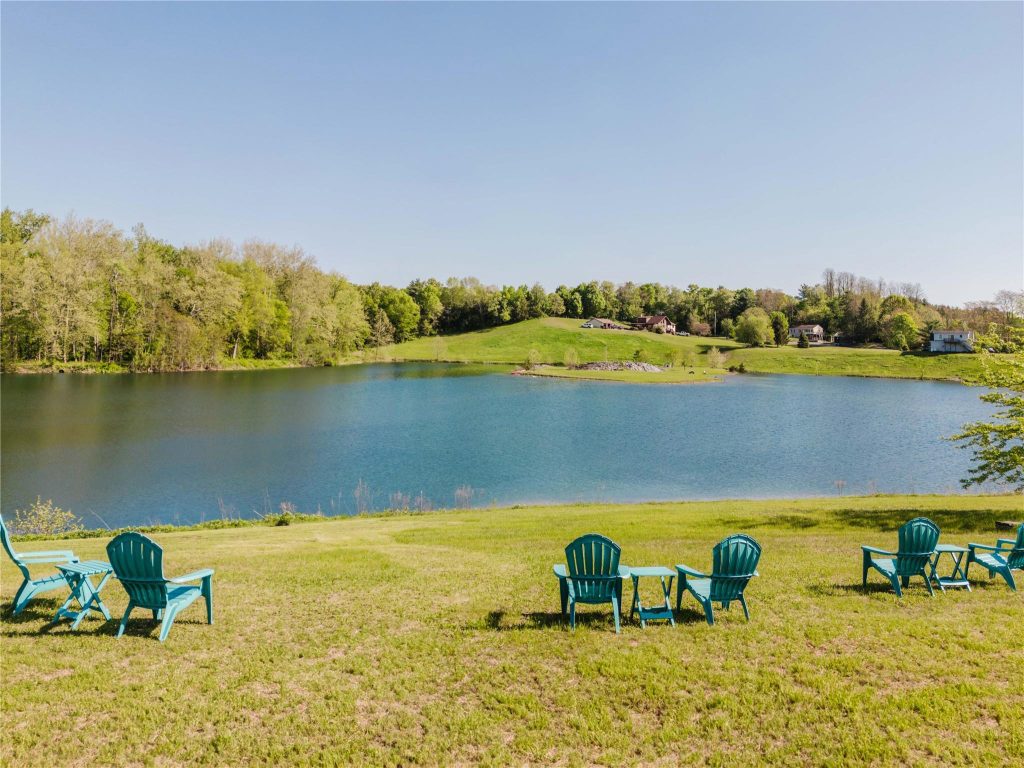 A retro prefab diner is for sale in the Hudson Valley - The Spaces