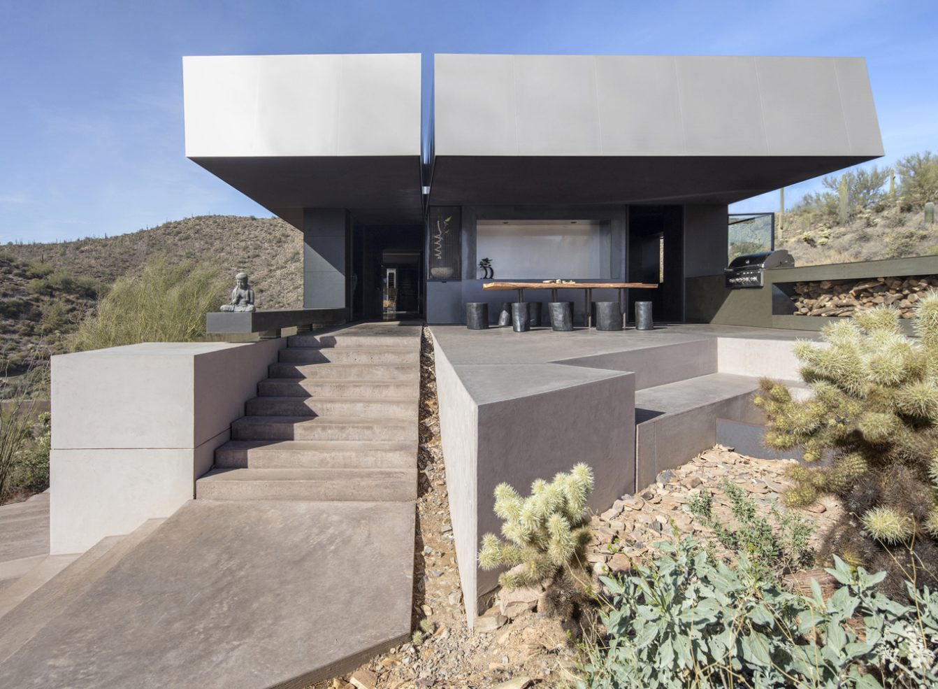 A postmodern desert hideaway outside Phoenix lists for $2.3m - The Spaces