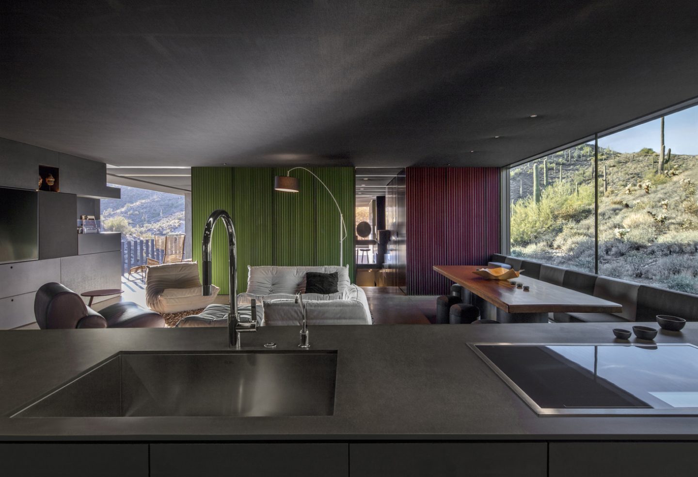 A postmodern desert hideaway outside Phoenix lists for $2.3m - The Spaces