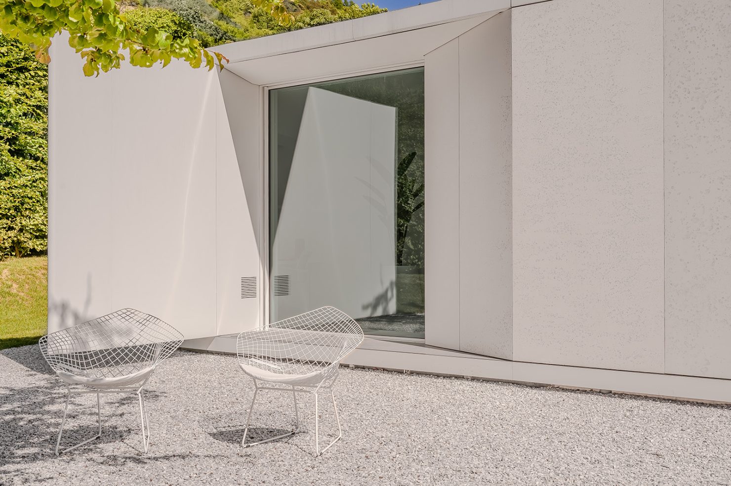 Live pentagonally near Lake Maggiore for under a million euros - The Spaces