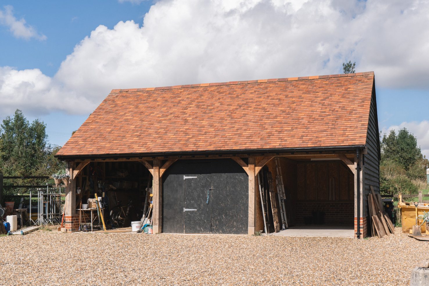 North of London, a Grade II-listed barn is reshaped through adaptive ...