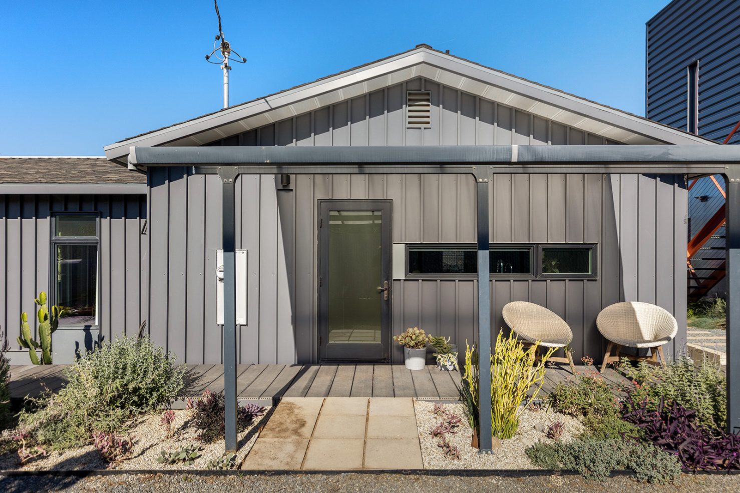 Case Study modernism comes to Ventura at this live-work compound - The ...