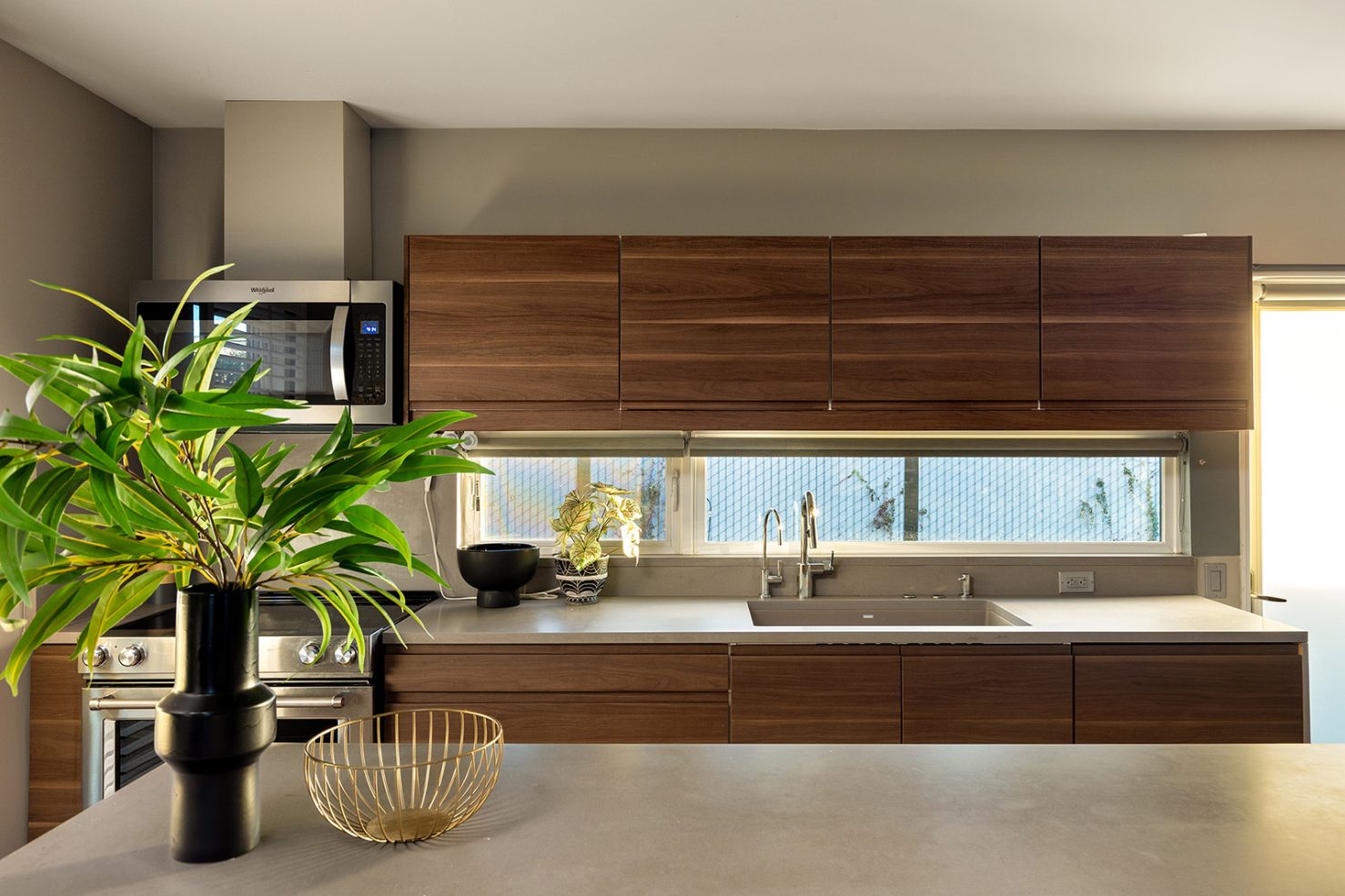 Case Study modernism comes to Ventura at this live-work compound - The ...